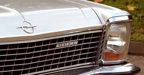 Logo Opel : histoire de la marque et origine du symbole - On Flex
